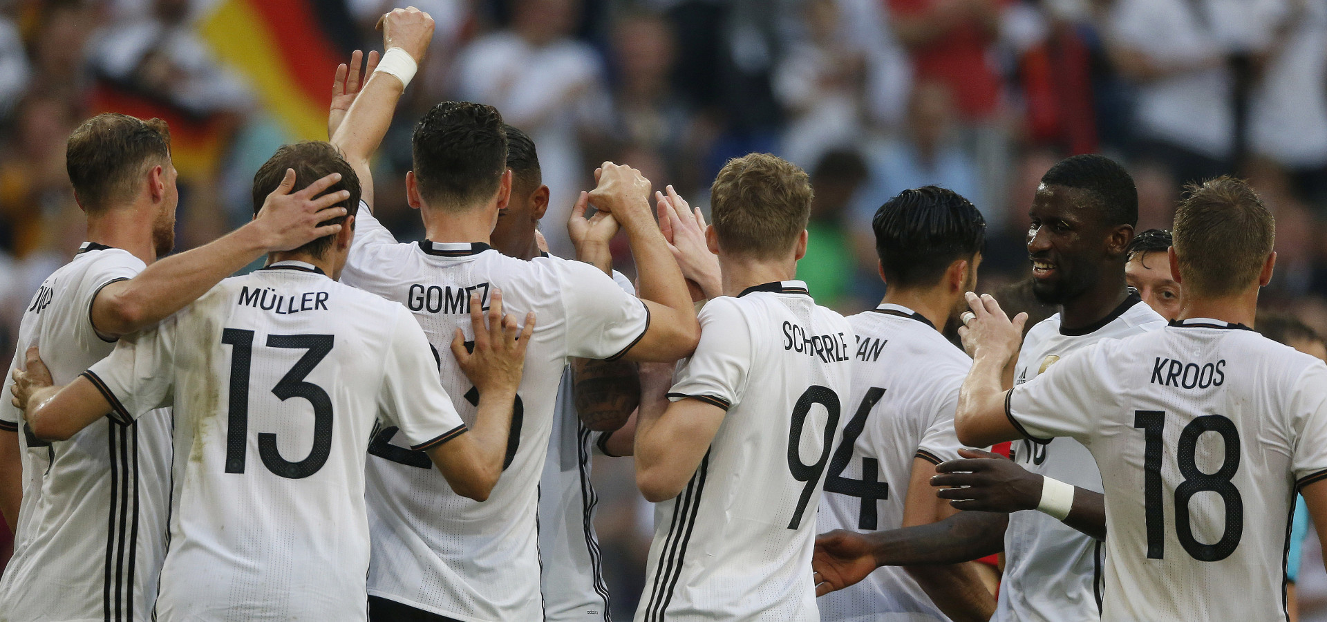 #50 Jahre Miteinander - DFB hilft - Medien - Über uns - Stiftung ...